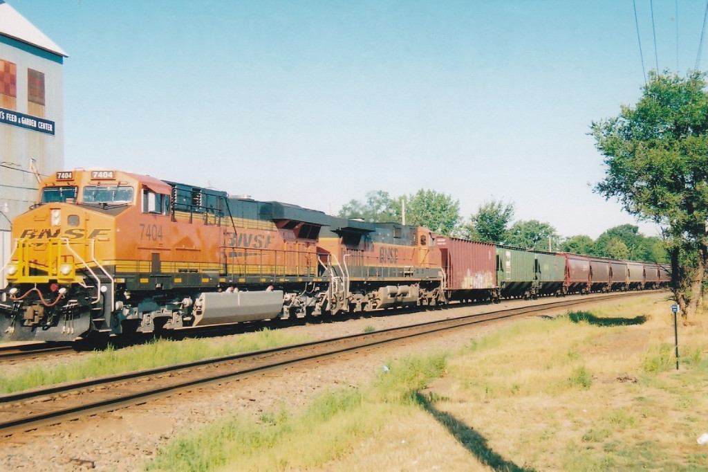 BNSF 7404 East
